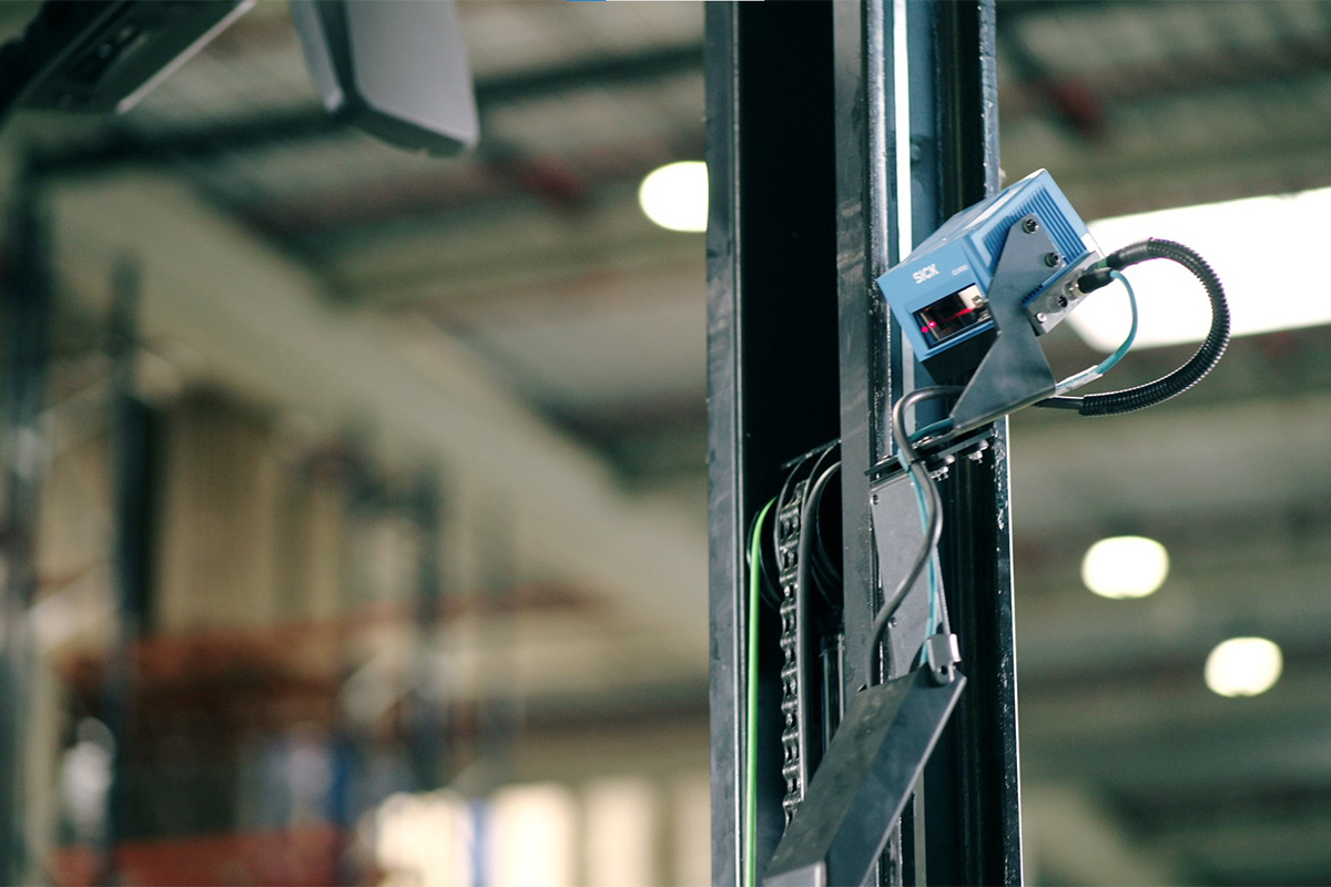 VEENY, Robotic VNA Turret Truck, AGV/AMR | BALYO