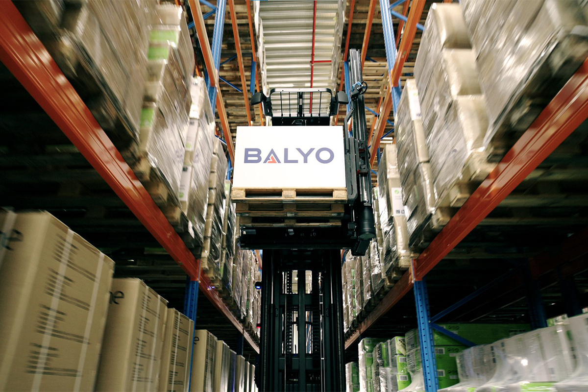 VEENY, Robotic VNA Turret Truck, AGV/AMR | BALYO