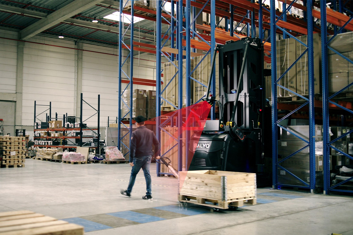 VEENY, Robotic VNA Turret Truck, AGV/AMR | BALYO