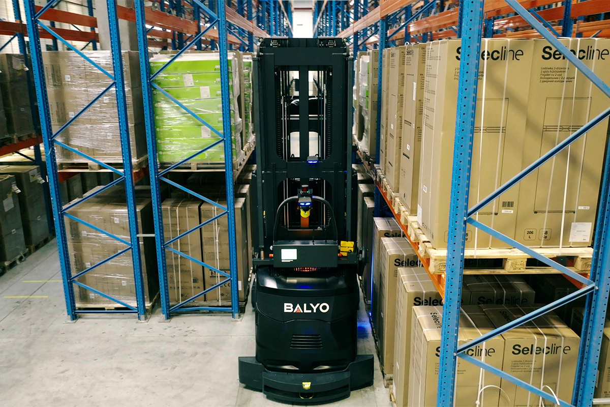 VEENY, Robotic VNA Turret Truck, AGV/AMR | BALYO