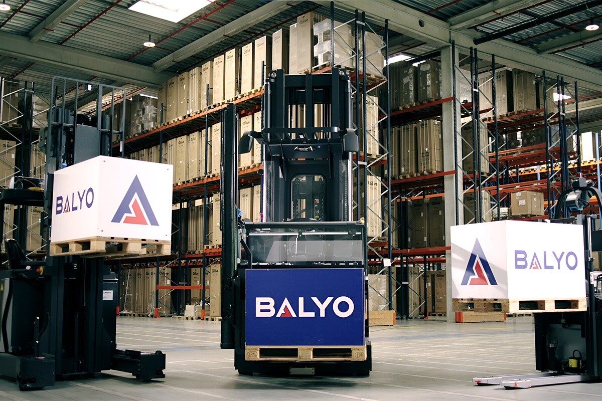 VEENY, Robotic VNA Turret Truck, AGV/AMR | BALYO