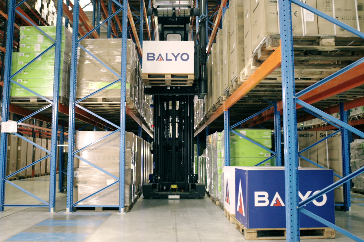 VEENY, Robotic VNA Turret Truck, AGV/AMR | BALYO