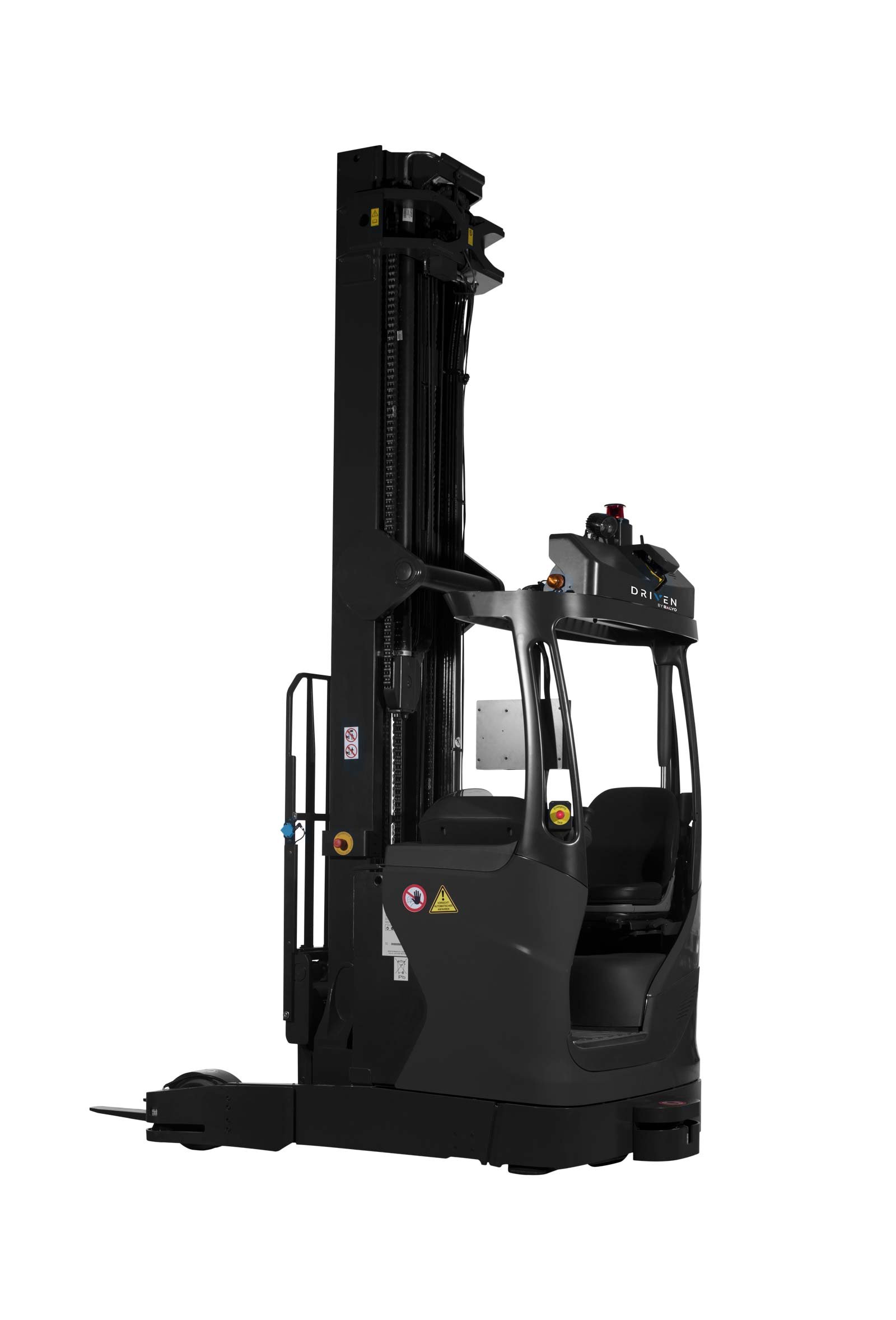 Automated pallet storage with robots (AGV-AMR) | BALYO